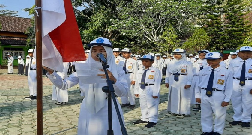Upacara Peringatan Sumpah Pemuda dan Pelantikan Osis Periode 2023/2024 SMP N 2 Kalibawang | SMP ...